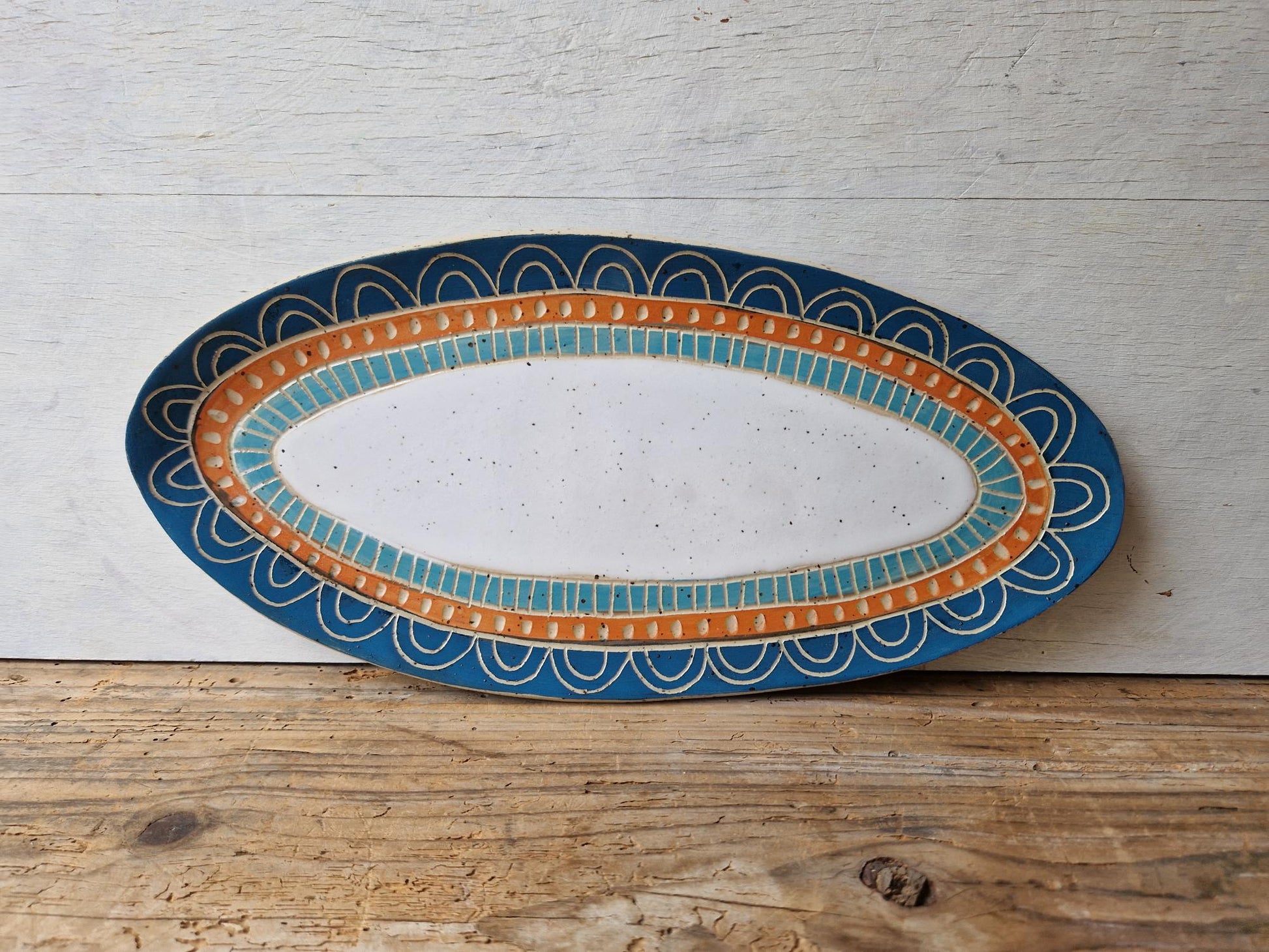 Sgraffito serving platter No. 1 – Isla Clay