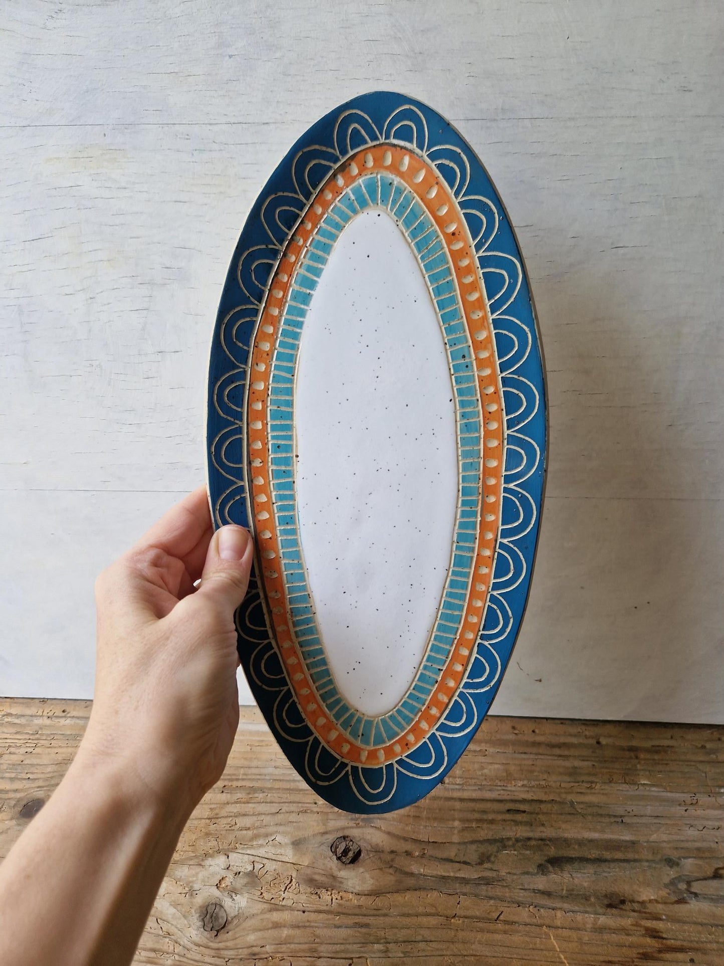 Sgraffito serving platter No. 1 – Isla Clay